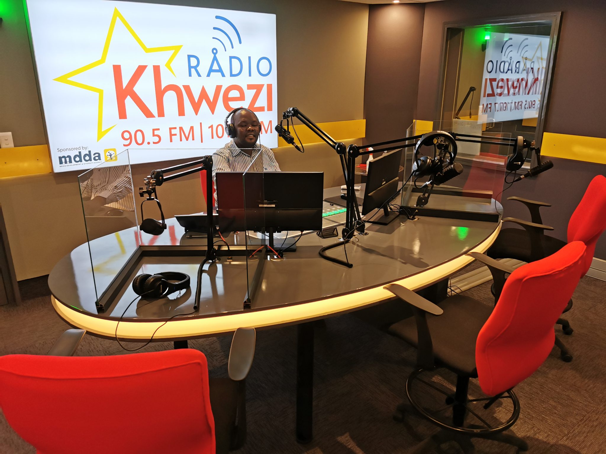 Radio Khwezi Visited Schools on the First Day of School – Radio Khwezi